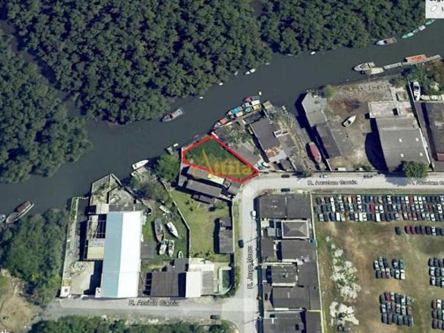 Terreno murado, ótimo para atracação de barcos