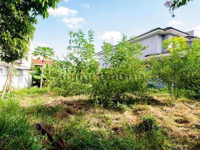 Terreno murado, plano em ótima localização no Alto de Pinheiros próximo da Praça Pan americanas, com