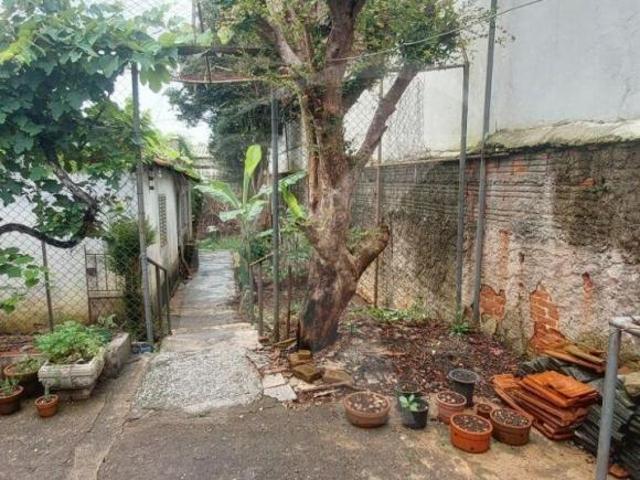 Terreno medindo 10m2 de frente x 40 m2 de fundos na Parada Inglesa