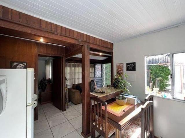 Terreno medindo 11 X 39,66 com 2 casas de alvenaria