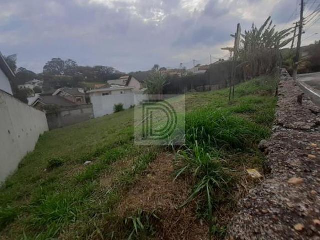 Terreno medindo 24,8 Frente / 26,7 Lado Direito