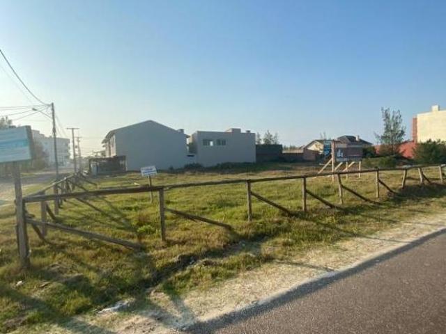 TERRENO NA BEIRA MAR DE TRAMANDAÍ