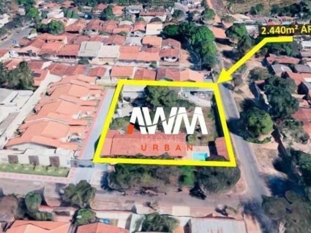 Terreno na leste oeste com 2405 m ² com 3 casas à venda por R$ 3.300.000 Setor Leste Vila Nova