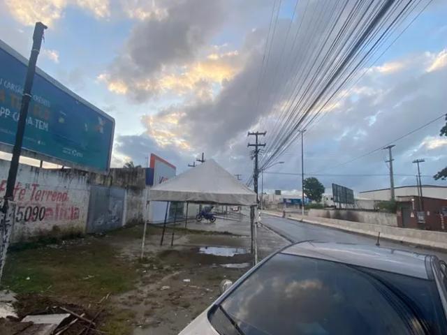 Terreno na principal de Bayeux com 2100 metros quadrados, 30x70