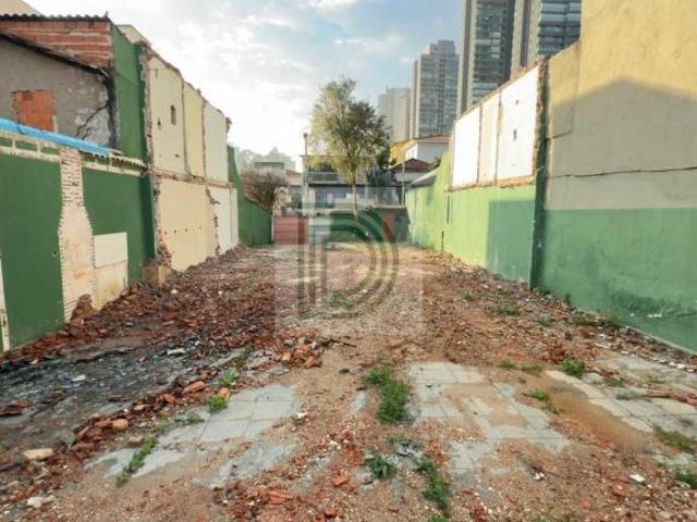 Terreno na Vila São Francisco, com 300m²