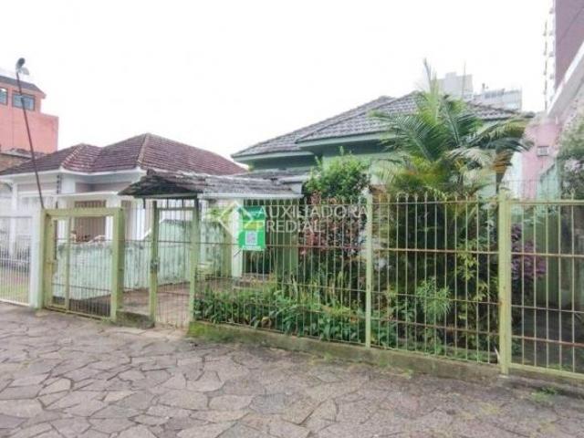 Terreno no Menino Deus, 435,30 de Area total com casa de 200m²