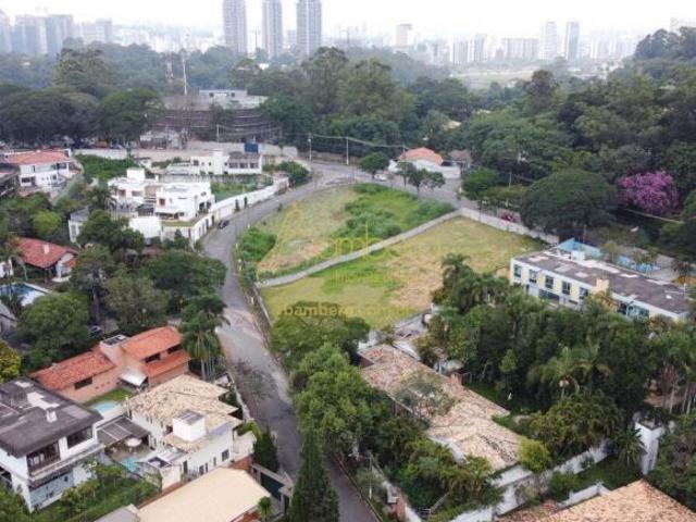 TERRENO NO MORUMBI COM 2 MIL MTRS, PRÓXIMO AV MORUMBI