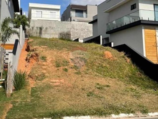 Terreno no New Ville na frente clube: 311m² de Oportunidade!