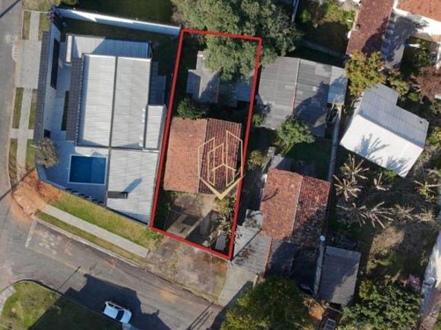 Terreno no Ahú com 300m²