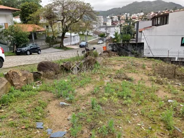 Terreno no bairro Carvoeira