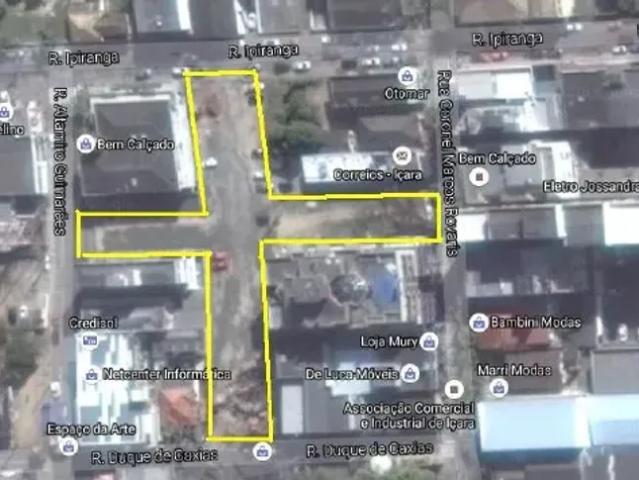 Terreno no Centro da cidade ao lado da Praça da Igreja Matriz, com formato de cruz com frente para q