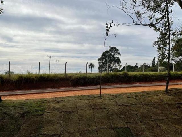 Terreno no Condomínio Colinas do Castelo em Jaguariúna SP com 394,83m² à venda!