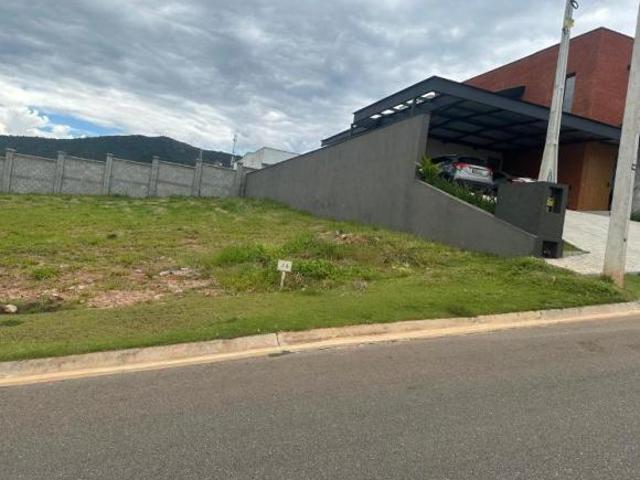 Terreno no Condomínio Alto do Sion em Atibaia SP, com excelente topografia e linda vista pra montanh