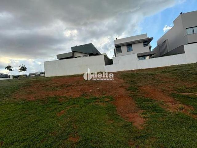 Terreno no condomínio Alphaville II disponível para venda em Uberlândia MG