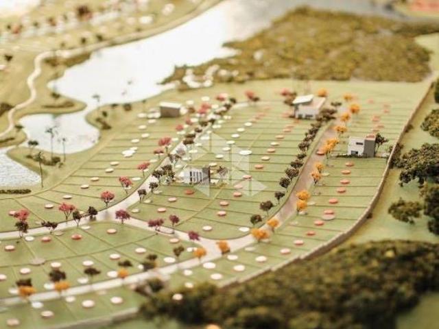 Terreno no condomínio Estância dos Montes à venda no bairro Tomazetti em Santa Maria