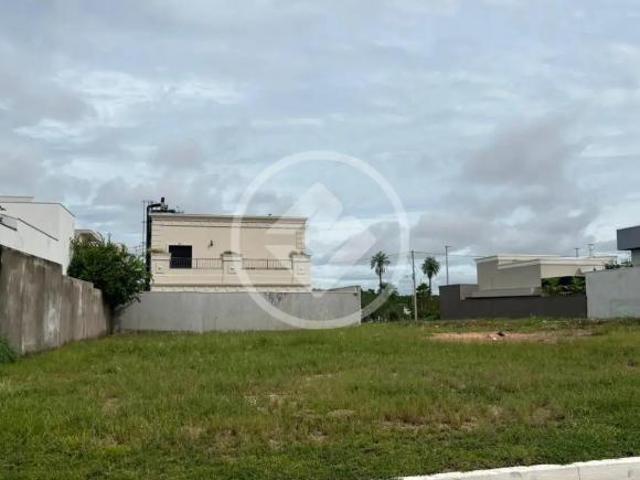 Terreno no Condomínio Florais do Valle com 440m2