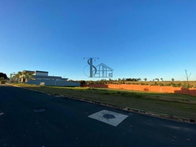 Terreno no Condomínio Jardins da Cidade com 1,272m²