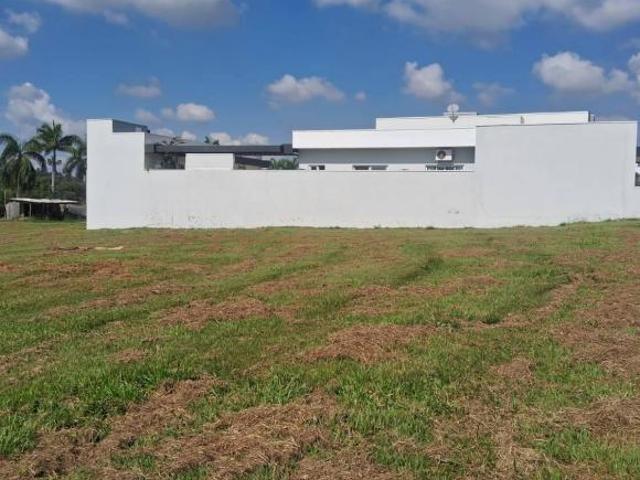 Terreno no Condomínio Lago Azul em Engenheiro Coelho SP