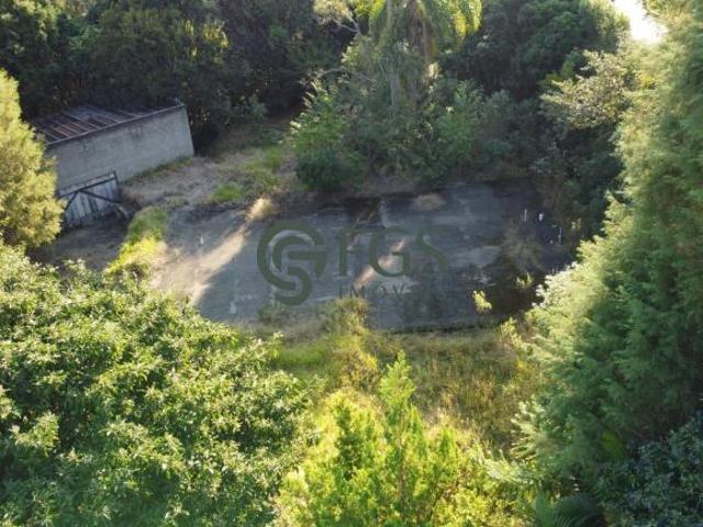 Terreno no condomínio Porto de Ibiúna com 1260 m² edificado e pronto para usar