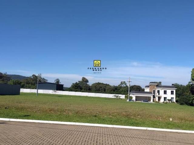 Terreno no Condomínio Parque da Figueira, em Igrejinha. Com 330m² d