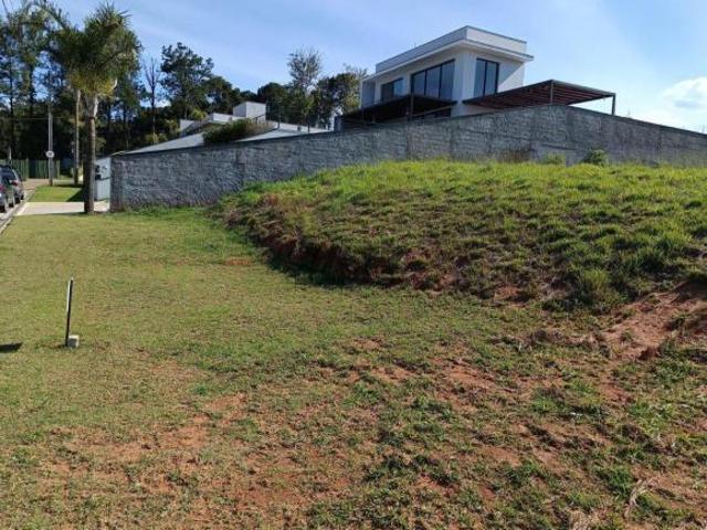 Terreno no Condomínio Vila Bocainaem com 1,000m²