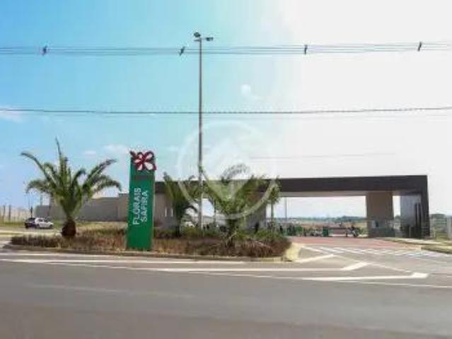 Terreno no Florais Safira com 300m² sub esquina na parte alta do condomínio e próximo a entrada