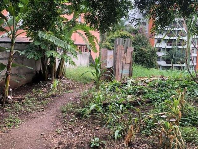 TERRENO NO JARDIM LEONOR