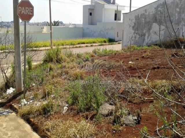 Terreno no loteamento Terras de Santa Bárbara, de esquina
