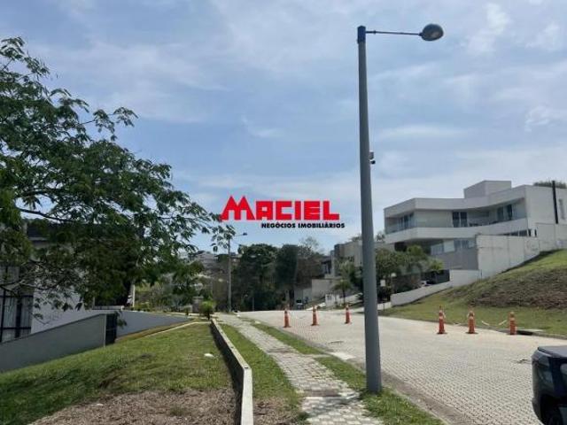 Terreno no Reserva do Paratehy, Região Supervalorizada! Terreno com 717,55 m², localizado em um dos