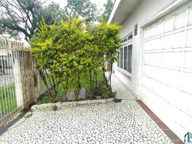 Terreno no Tarumã, com casa em Curitiba PR