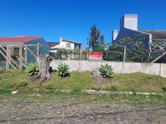 Terreno à 100 metros do mar em Atlântida Sul