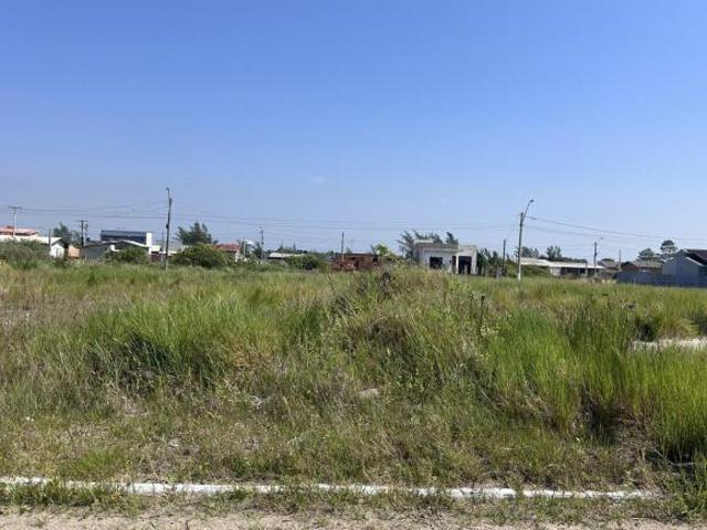 Terreno à 250 metros do centro de Atlântida Sul