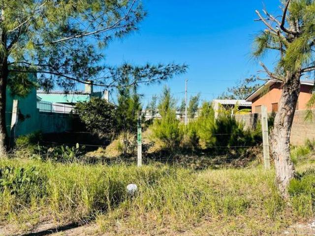 Terreno à 300 metros do mar em Atlântida Sul