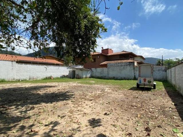 TERRENO A 70 METROS DA PRAIA DA TONINHAS