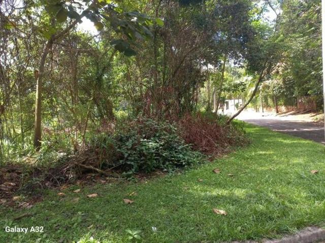 Terreno a venda 1.560m² condomínio fechado