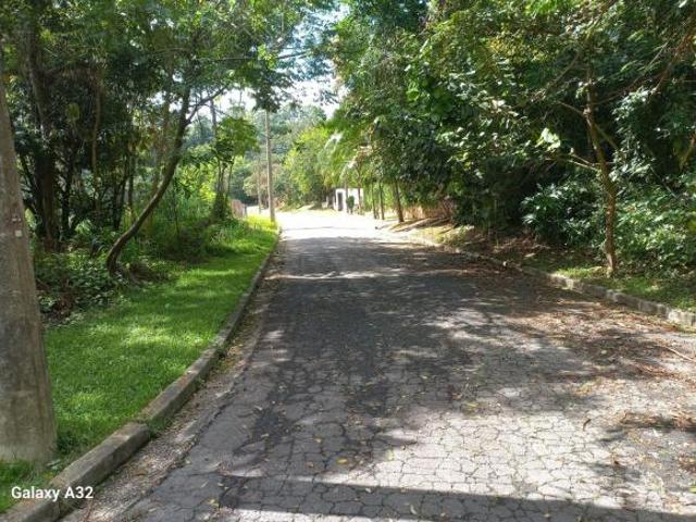 Terreno a venda 1.560m² condomínio fechado
