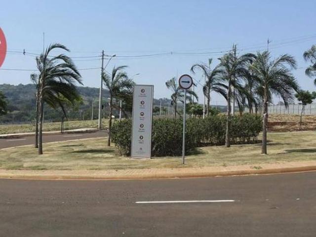 Terreno à venda, 2364 m² no Loteamento Terras de Santa Martha