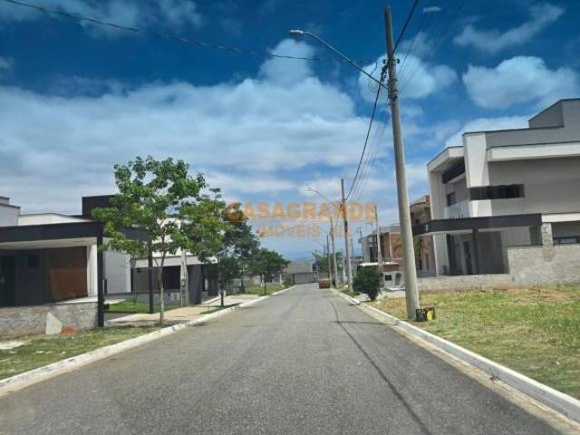 Terreno á venda 270m² no Loteamento Floresta SJC