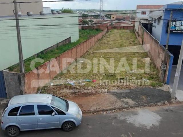 TERRENO À VENDA