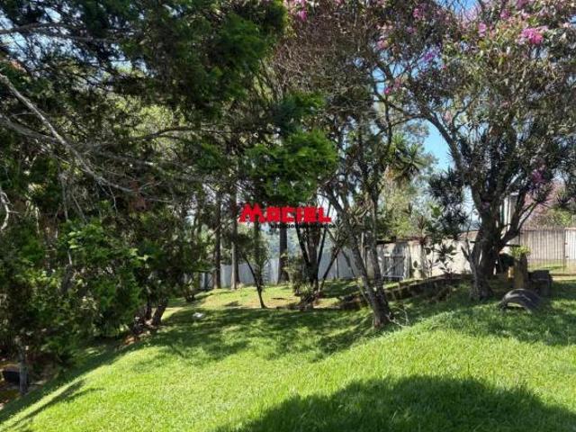 Terreno a Venda com benfeitoria no Condomínio Villagio Fazendão 2.500 m²