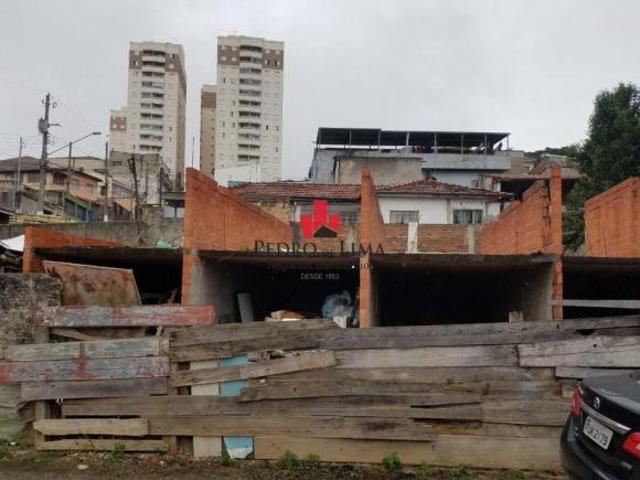 Terreno á venda com esqueletos de construção com 331 metros na Vila Buenos Aires/Penha