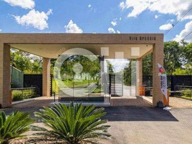 Terreno à Venda com 2000 m² no Condomínio Vila Arcádia