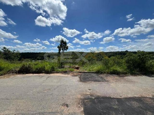 Terreno à Venda com 200,18m² no Res. Lagoa Park em Divinópolis MG