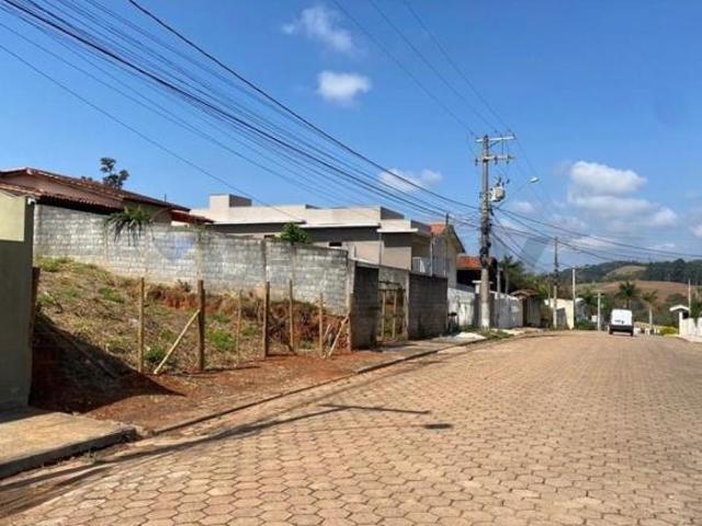 Terreno à venda com 360 m² na região central de Jarinu | A PREFEITURA ESTÁ A APENAS 100m DE DISTÂNCI