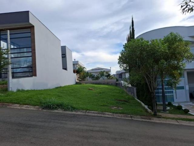 Terreno de 360 m² à venda em Swiss Park
