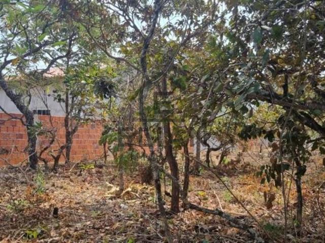 Terreno à venda com 360m² com rua calçada e em Chapada dos Guimarães
