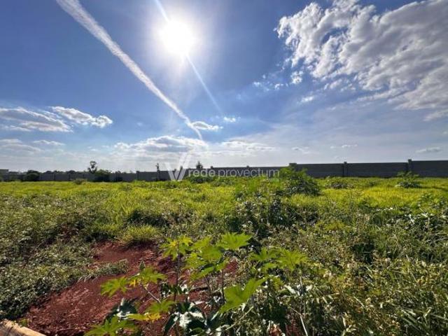 Terreno a venda com 372m² totalmente plano a venda no Condomínio Golden Lake em