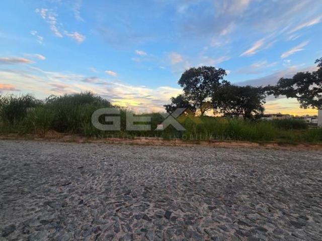 Terreno à Venda com 300m² no Bairro Bom Pastor em Divinópolis MG