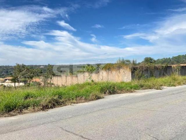Terreno à Venda com 300m² no Bairro Residencial Lagoa Park em Divinópolis MG