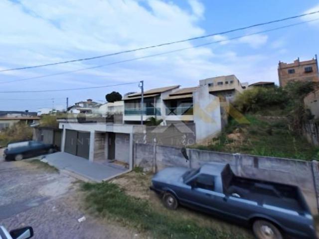 Terreno à Venda com 300m² no Bairro Santa Marta em Divinópolis MG